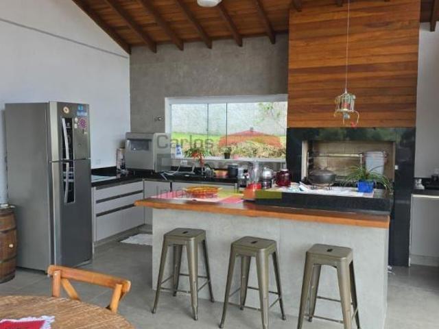 LINDA CASA COM 3 QUARTOS NO CONDOMÍNIO ALPES DA CANTAREIRA 2000M²