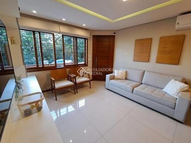 Linda casa com 3 quartos no bairro Nonoai
