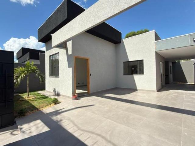 Linda casa com 3 quartos no Rita Vieira