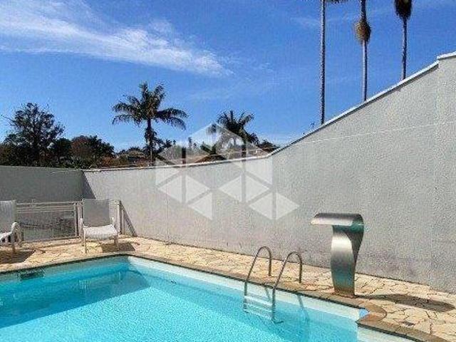 Linda casa, com 3 suítes, 220m² construídos, para vender por 1.250.000!
