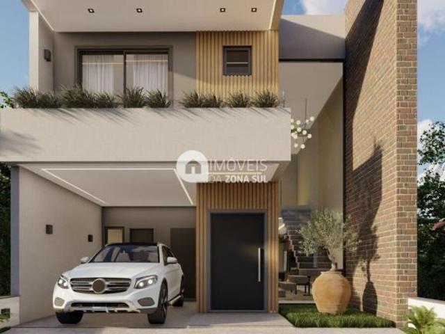 Linda Casa com 3 Suítes, com Piscina em Condomínio Fechado