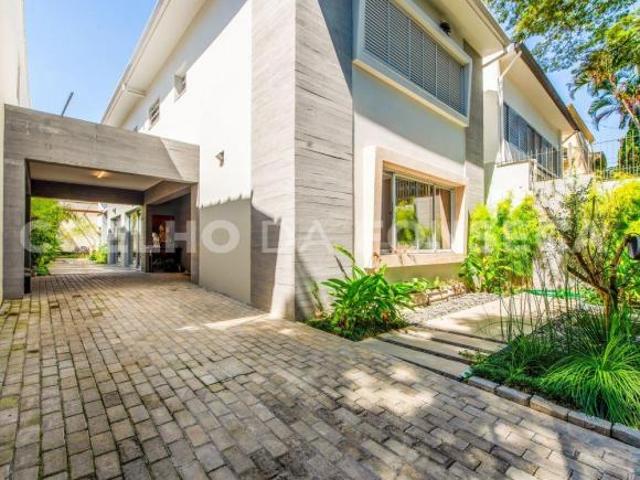 Linda casa com 3 suítes e área gourmet externa ao lado do Parque Ibirapuera