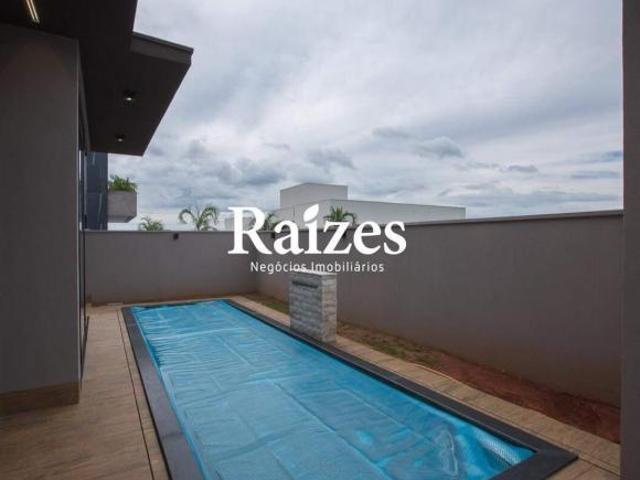 Linda casa com 3 suítes e lazer completo em condomínio fechado