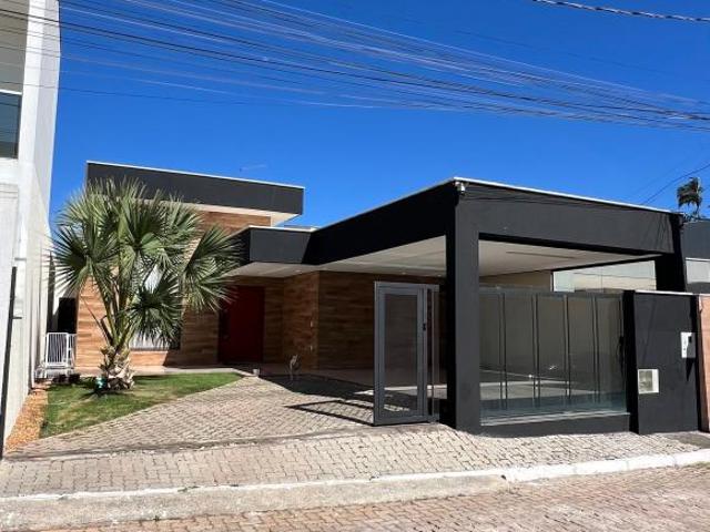 Linda casa com 3 suítes e 300m² dentro de condomínio em Vicente Pires