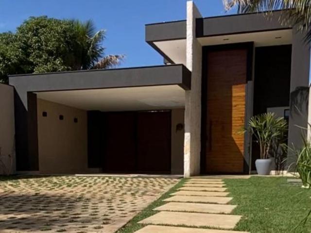 Linda casa com 3 suítes e 310m² em Arniqueiras