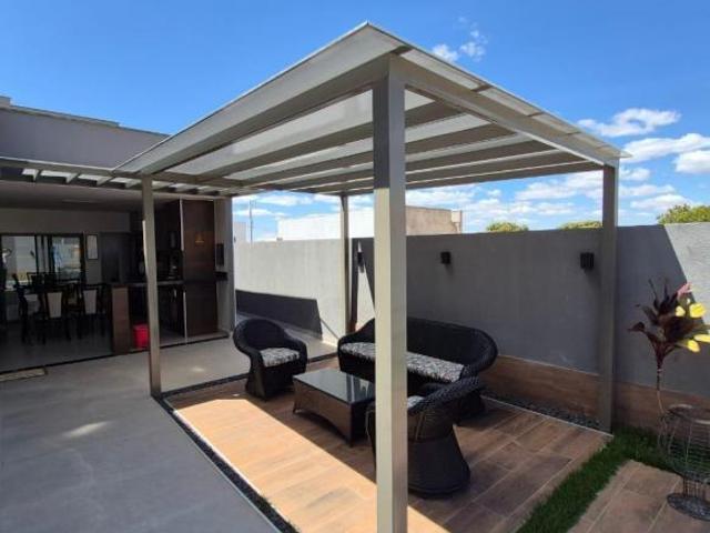 Linda casa com 3 suítes e 400m² a 500 metros do Park Way