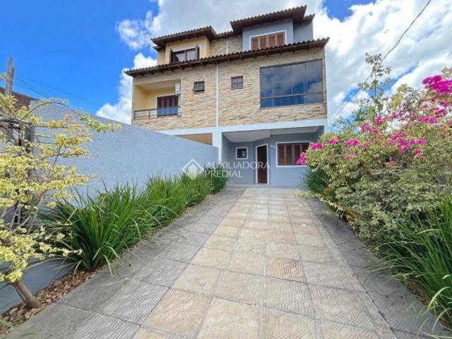 Linda Casa com 3 Suítes na Zona Sul de Porto Alegre!
