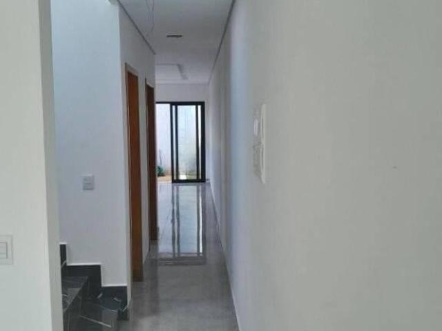 Linda Casa com 3dorms/1sts, em condomínio com lazer e segurança!