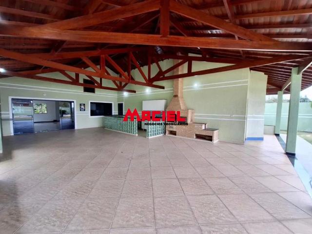 linda casa com toda infraestrutura,três dormitórios súite,sala de tv área serviço casa bem ampla com planejados na casa toda piscina