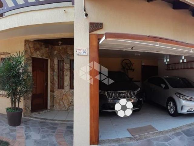 Linda casa, com total conforto e semi nova