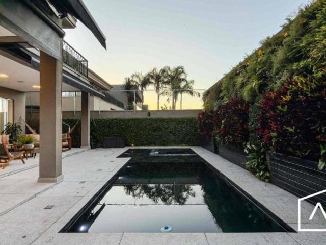 Linda casa com vista para a reserva Tamboré X