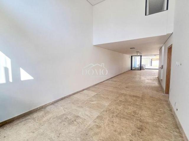 LINDA CASA COM ACABAMENTO DE ALTO PADRÃO
