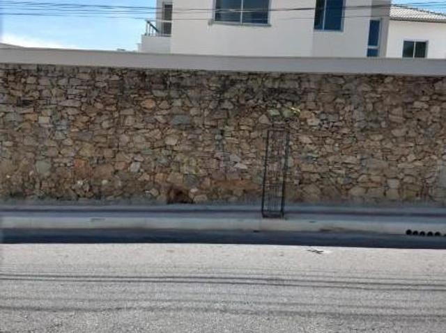 LINDA CASA COM ACABAMENTO DIFERENCIADO NO CENTRO DE CONTAGEM