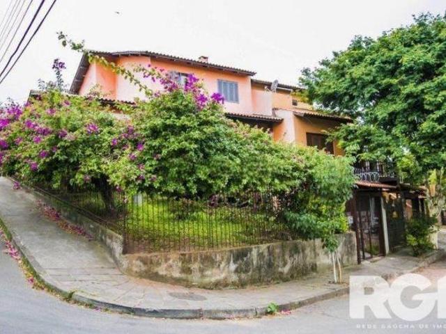Linda Casa com cinco dormitórios na Vila Nova