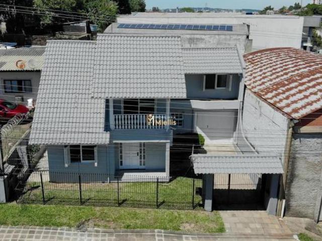 Linda Casa com Closet, Hidromassagem e Sacada em Bairro Liberdade