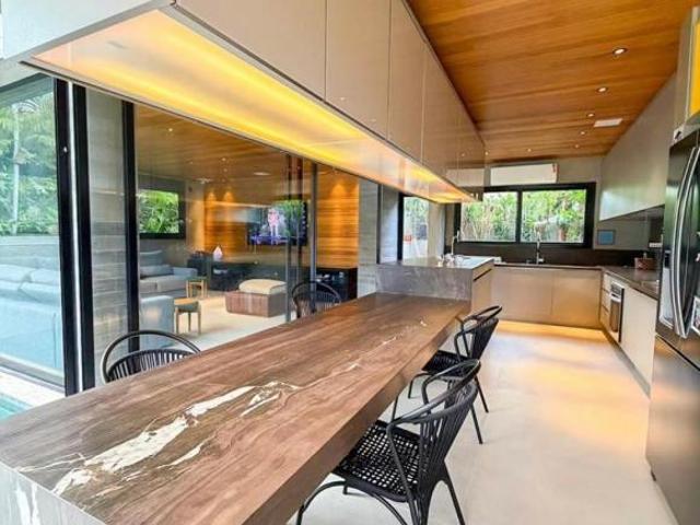 Linda casa com elevador no Alphaville 3 | Só aqui na Imobiliária Rosa e Rangel
