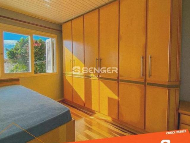 LINDA CASA COM EXCELENTE ÁREA VERDE