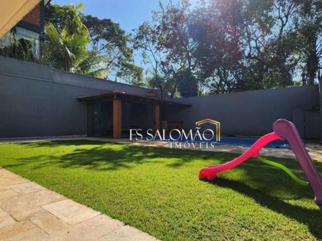 Linda casa com Jardim e piscina!