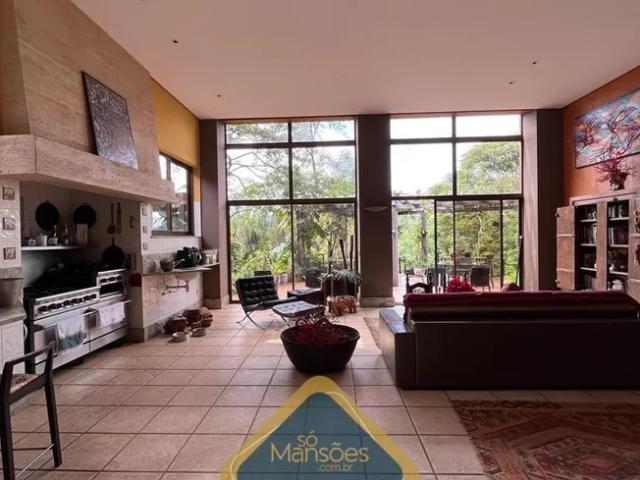 Linda casa com localização privilegiada à venda no condomínio bosque da ribeira