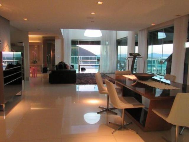 Linda casa com magnífica vista definitiva