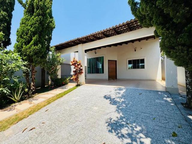 Linda casa com ótima localização em Vicente Pires na Rua 10
