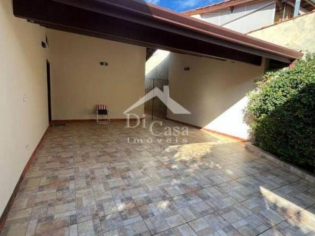 Linda casa com ótima localização Jardim Santa Barbará á venda