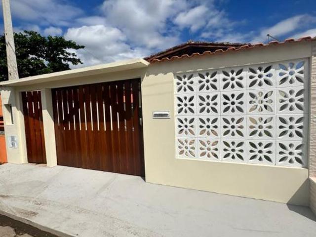 Linda casa com ótimo espaço e localização privilegiada