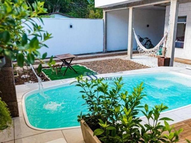 Linda casa com piscina na praia Massaguaçu