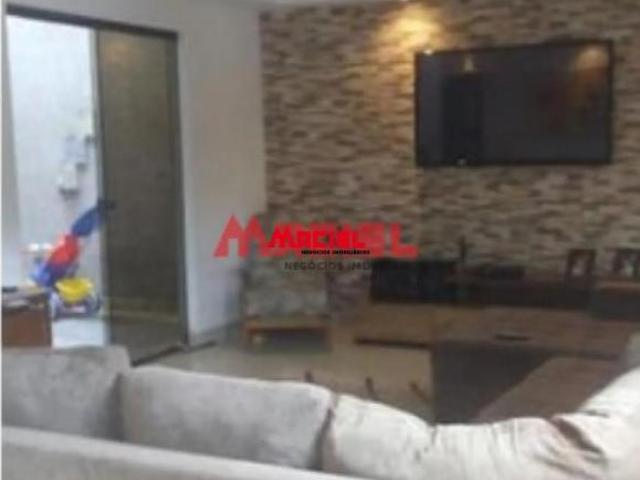 LINDA CASA COM PISCINA NA REGIÃO DA EMBRAER. LOTE INTEIRO
