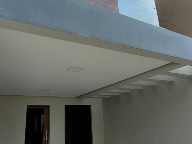 Linda casa com piscina no Bairro Reserva Real