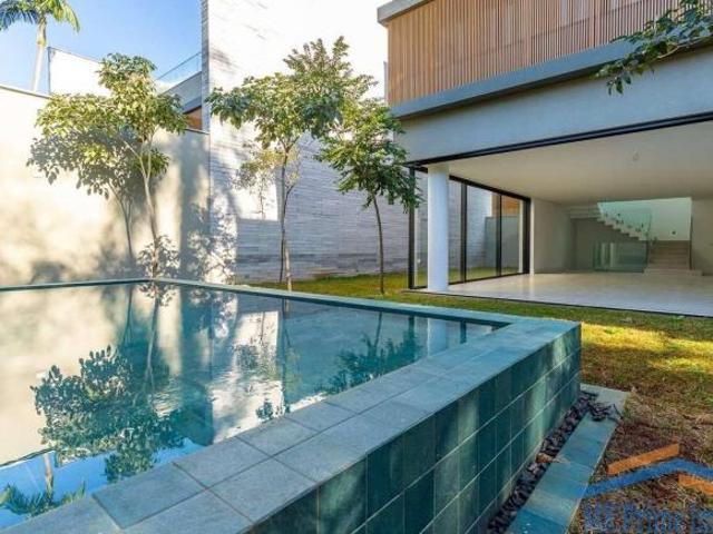 Linda casa com piscina no Condomínio UNYCO BROOKLIN São Paulo
