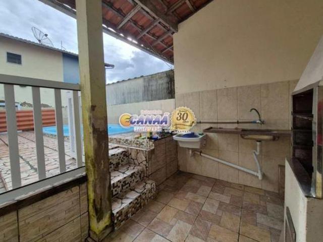 Linda casa com piscina a venda em Mongaguá!