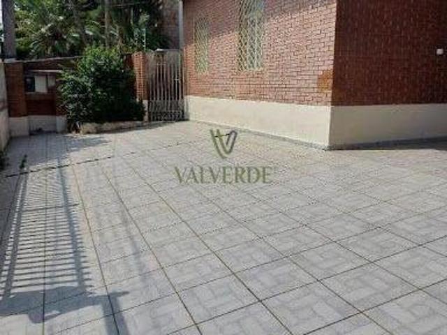 Linda casa com piscina a venda no Jd Esplanada
