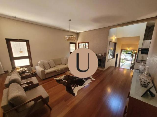 Linda Casa com Piscina Alphaville