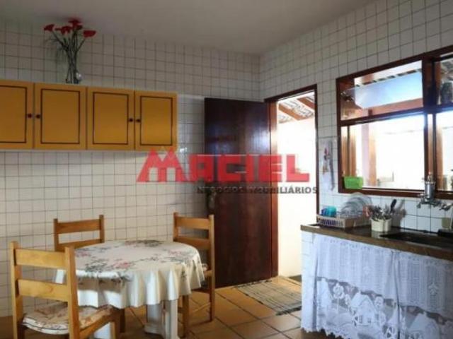 LINDA CASA COM PISCINA, CHURRASQ, JARDIM