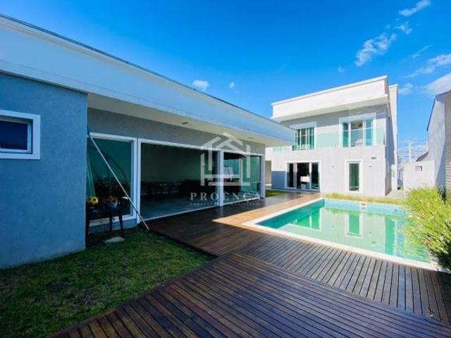 Linda casa com Piscina e amplo quintal à venda, 300m² por R$ 1.390.000 SJP/PR