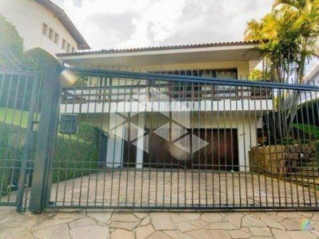 Linda Casa com Piscina e Terreno de 20 x 45 metros