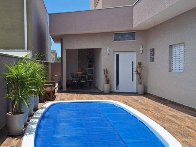 Linda Casa com Piscina em Bairro Vista Alegre em Bragança Paulista