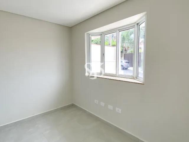 Linda casa com piscina em vinhedo