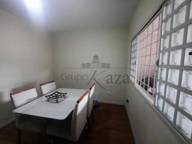 LINDA Casa com Piscina Florida Jacareí 3 Dormitórios 300m²
