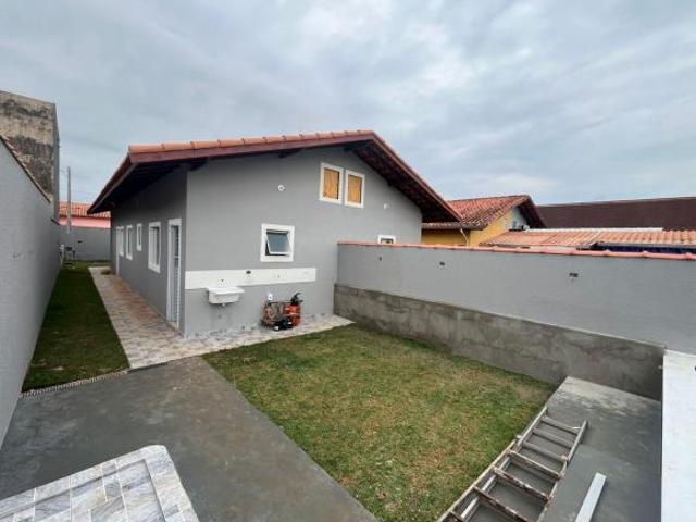 Linda casa com piscina lado praia para financiamento