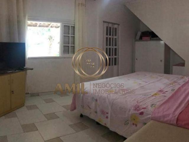 Linda casa com piscina para Venda