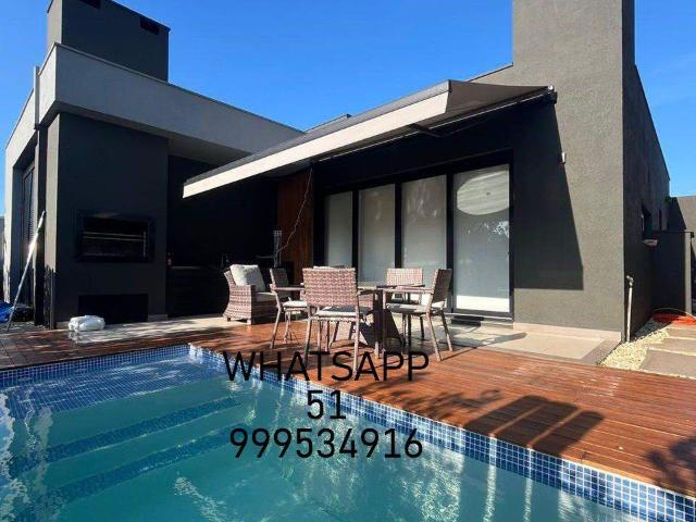 Linda Casa com Piscina Privativa no Condomínio Dubai