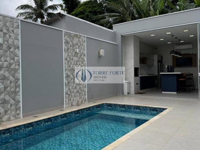 Linda Casa com Piscina, 2 Dormitórios,1 Suíte e 2 Vagas na Vila Antonieta