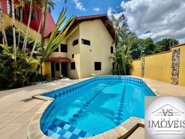 LINDA CASA COM PISCINA 5 QUARTOS 4 VAGAS NO MOSSUNGUE CURITIBA