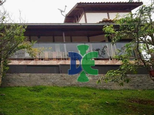 Linda casa com pomar, e com vista incrível para as montanhas, em Jambeiro, SP