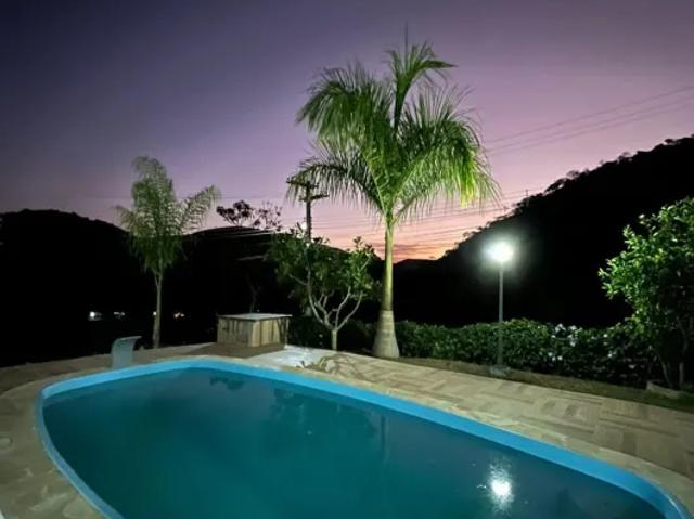 Linda casa com porteira fechada!