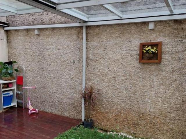 Linda casa com quintal condomínio Terrara