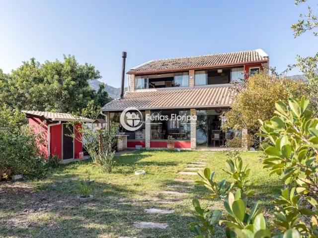 Linda Casa com Quintal e Acesso ao Mar Ribeirão da Ilha
