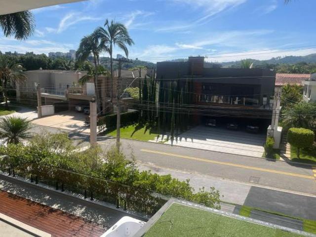 Linda casa com retrofit completo no coração de Alphaville